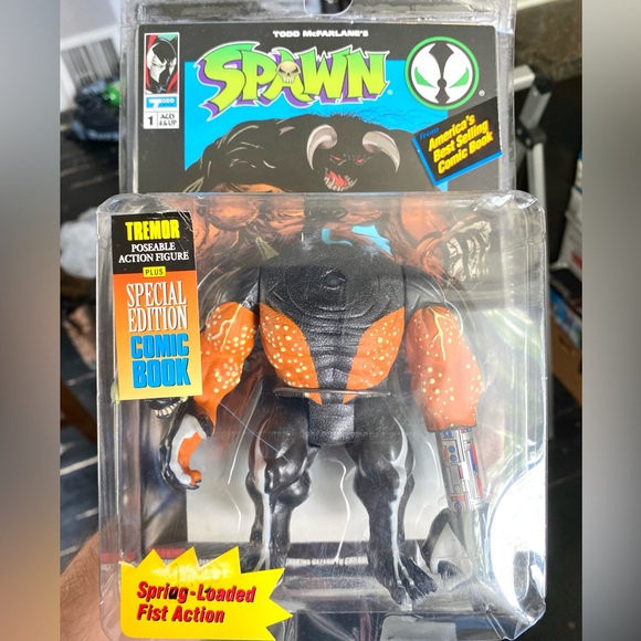 Toys | 1994 Tremor Mcfarlane Toys Spawn Series 1 Action Figure With Comic Book Set | Poshmark